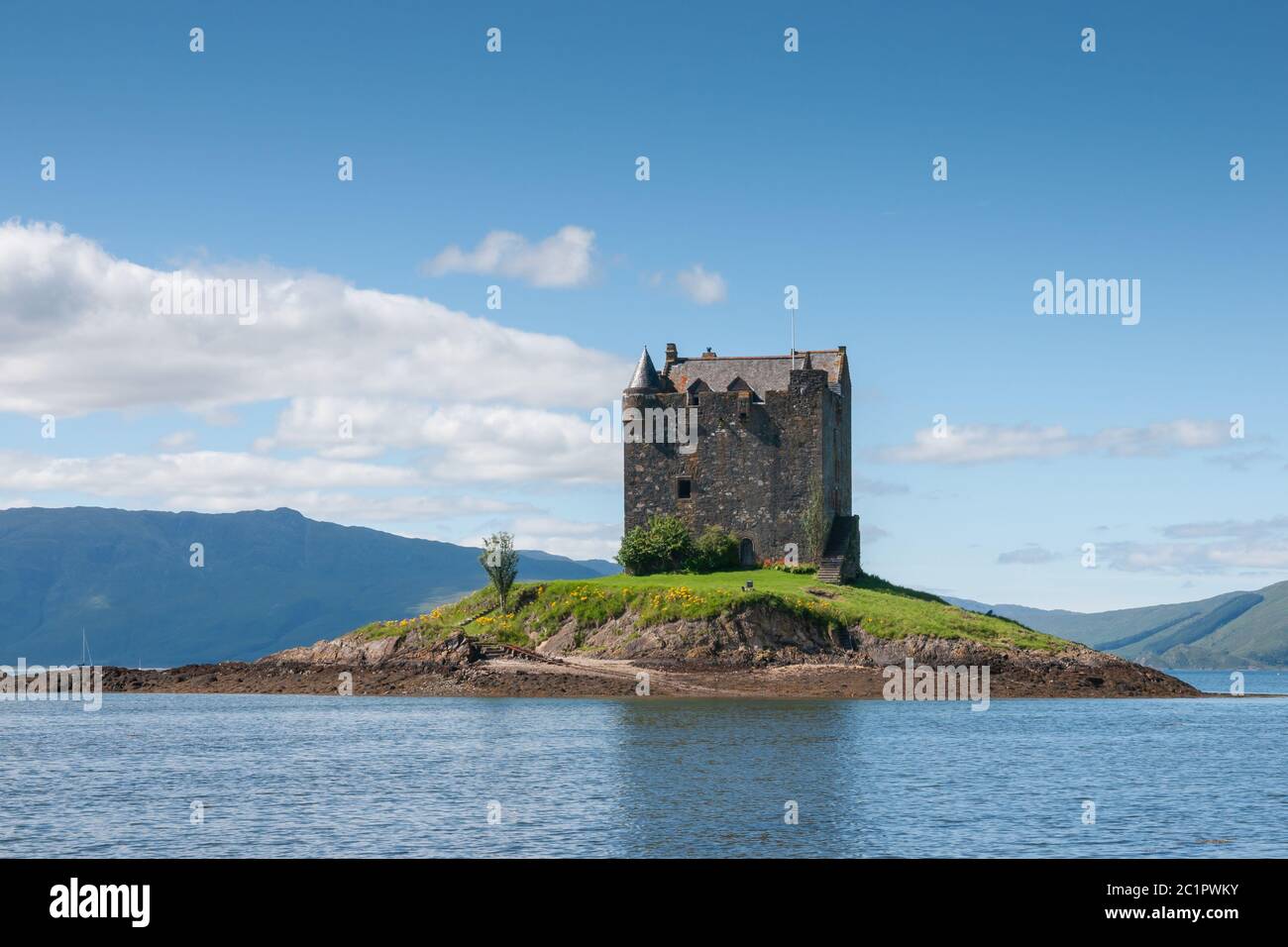 Castle Stalker Tower Loch Laich Scotland Stock Photo - Alamy