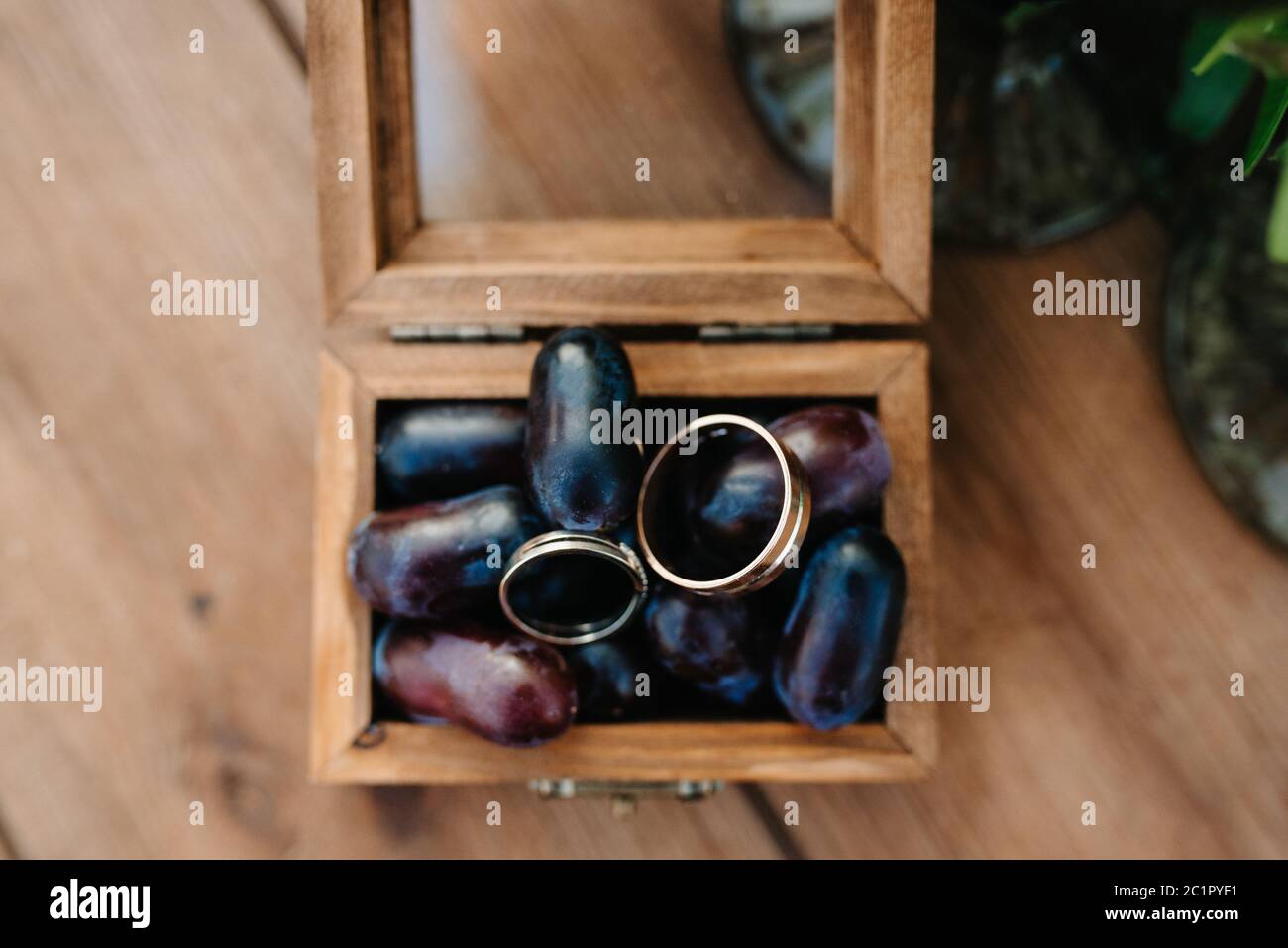 Celebration rings hi-res stock photography and images - Alamy