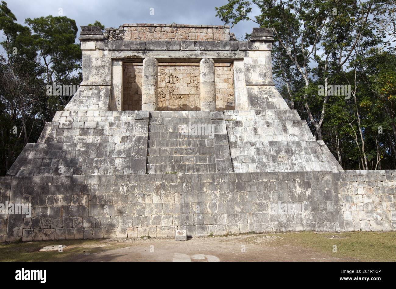 Maya archeological site of Chichen Itza in Yucatan, Mexico Stock Photo ...