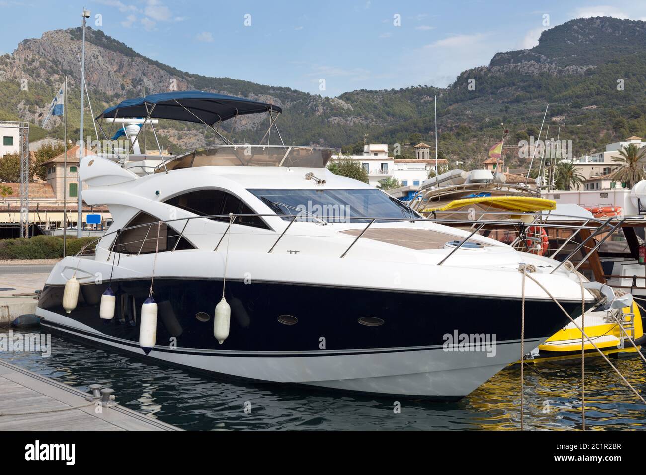 Modern yachting hi-res stock photography and images - Alamy
