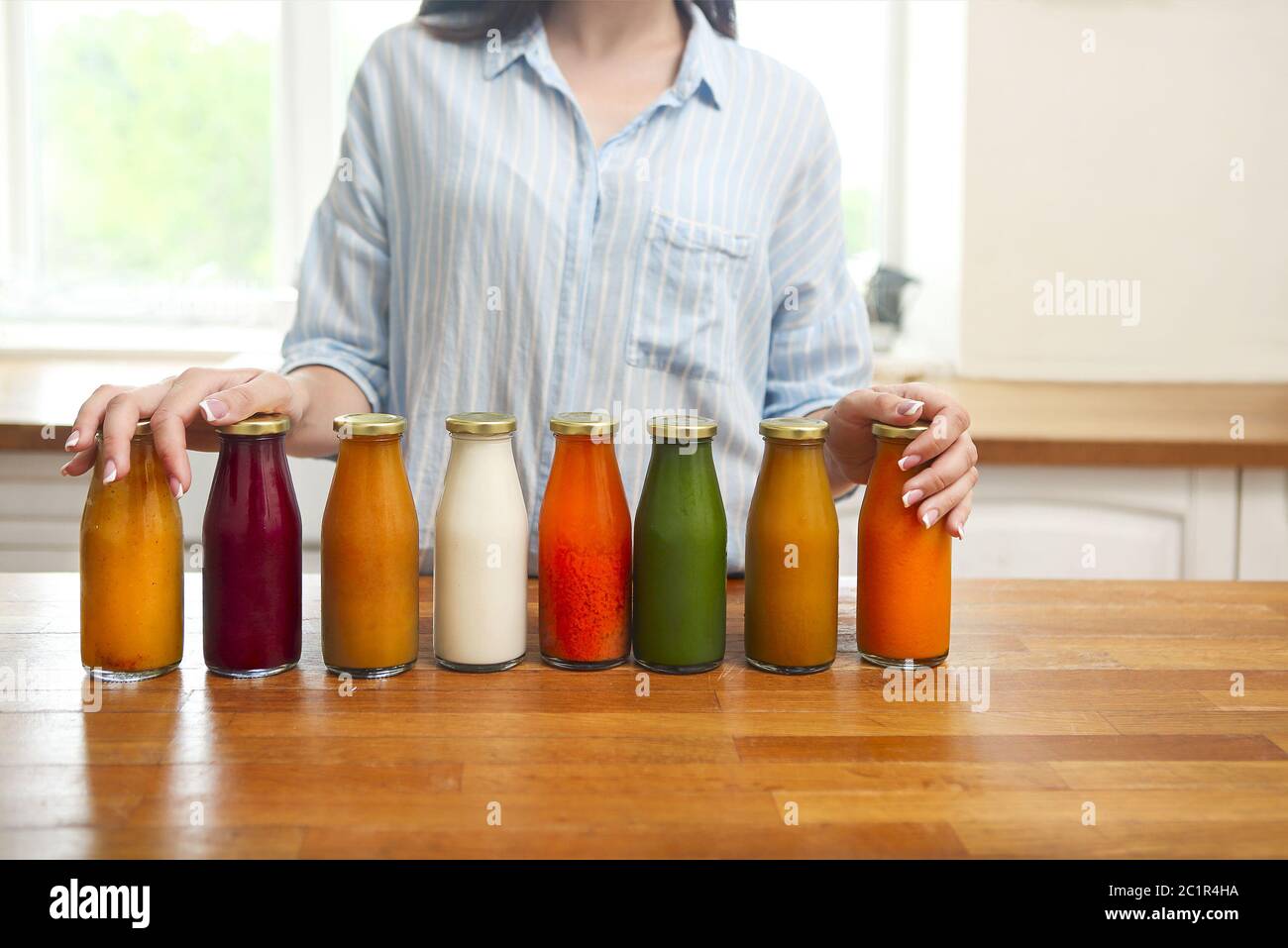 Diet nutrition with detox juice. Healthy woman posing with fresh juice ...