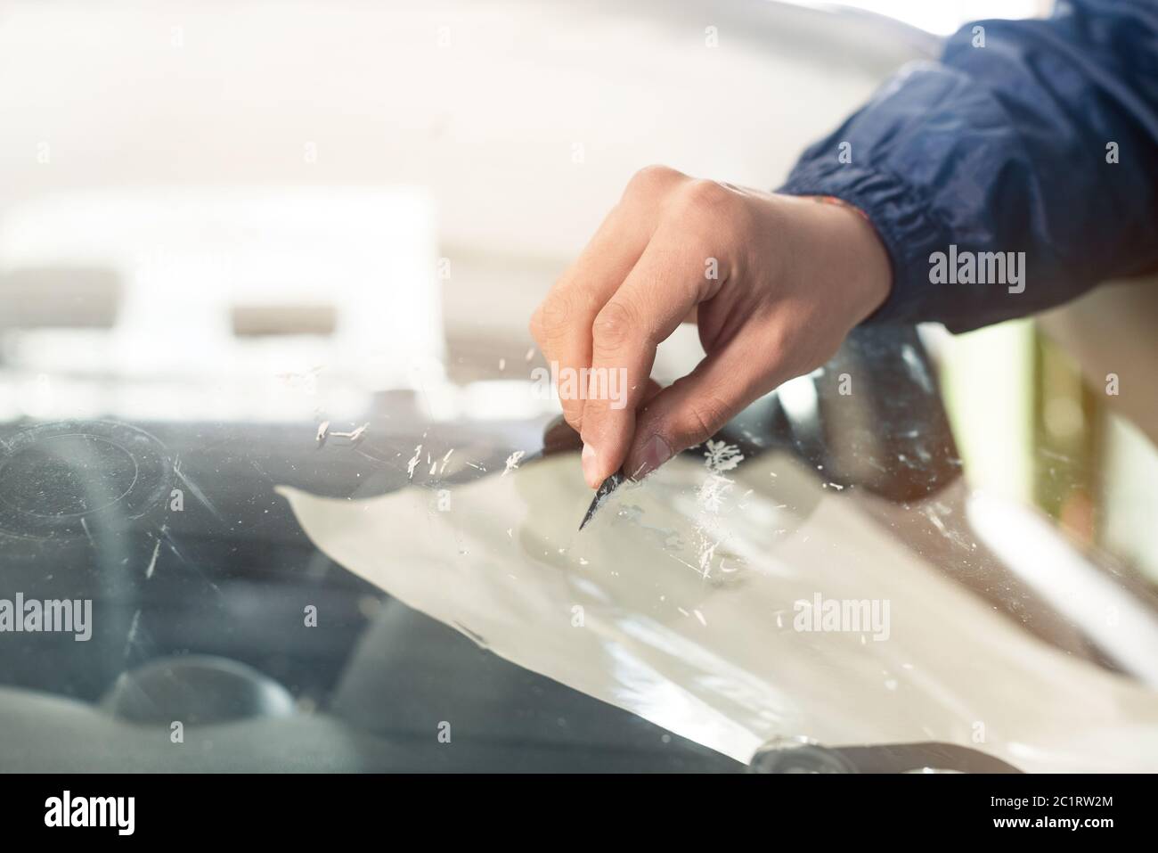 Pane of glass glazier hi-res stock photography and images - Alamy