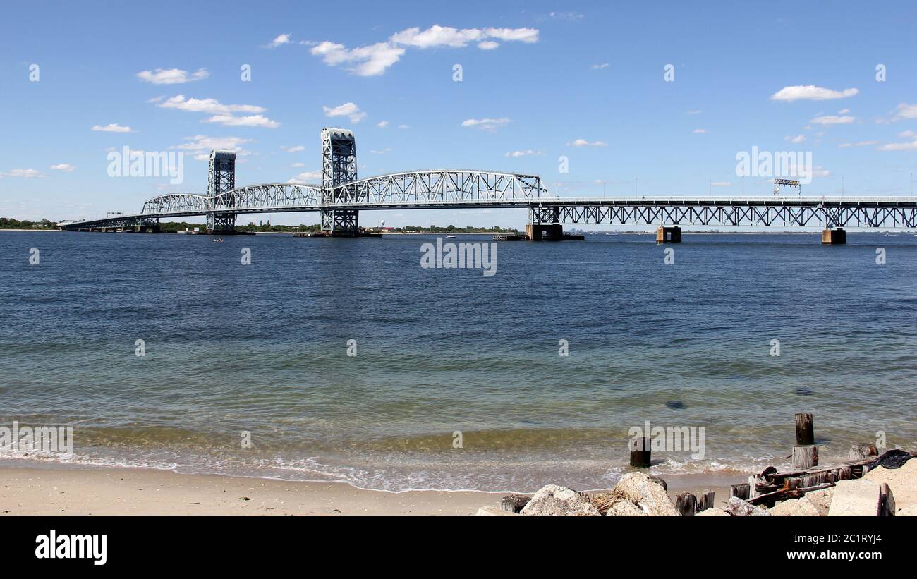 Marine Parkway–Gil Hodges Memorial Bridge, a vertical-lift bridge that ...