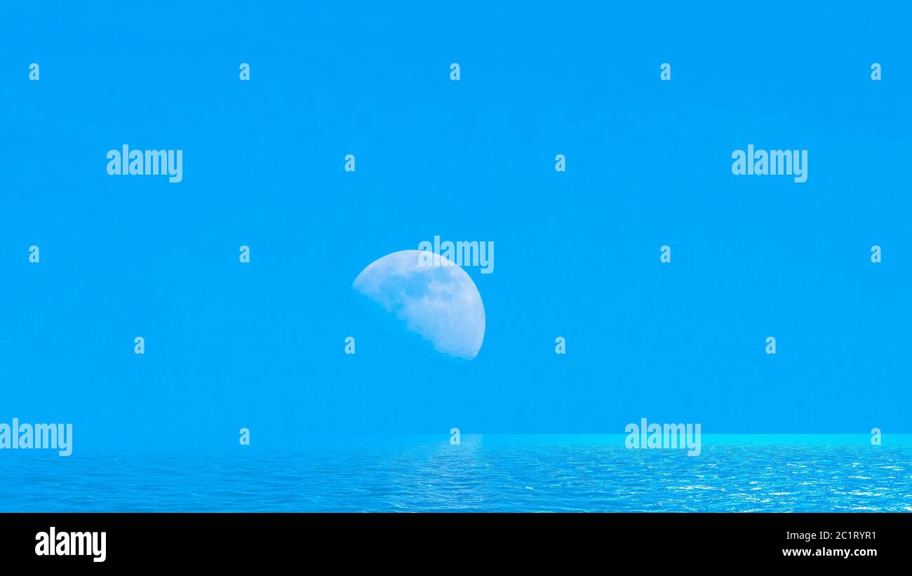 Moonlight ocean hi-res stock photography and images - Alamy