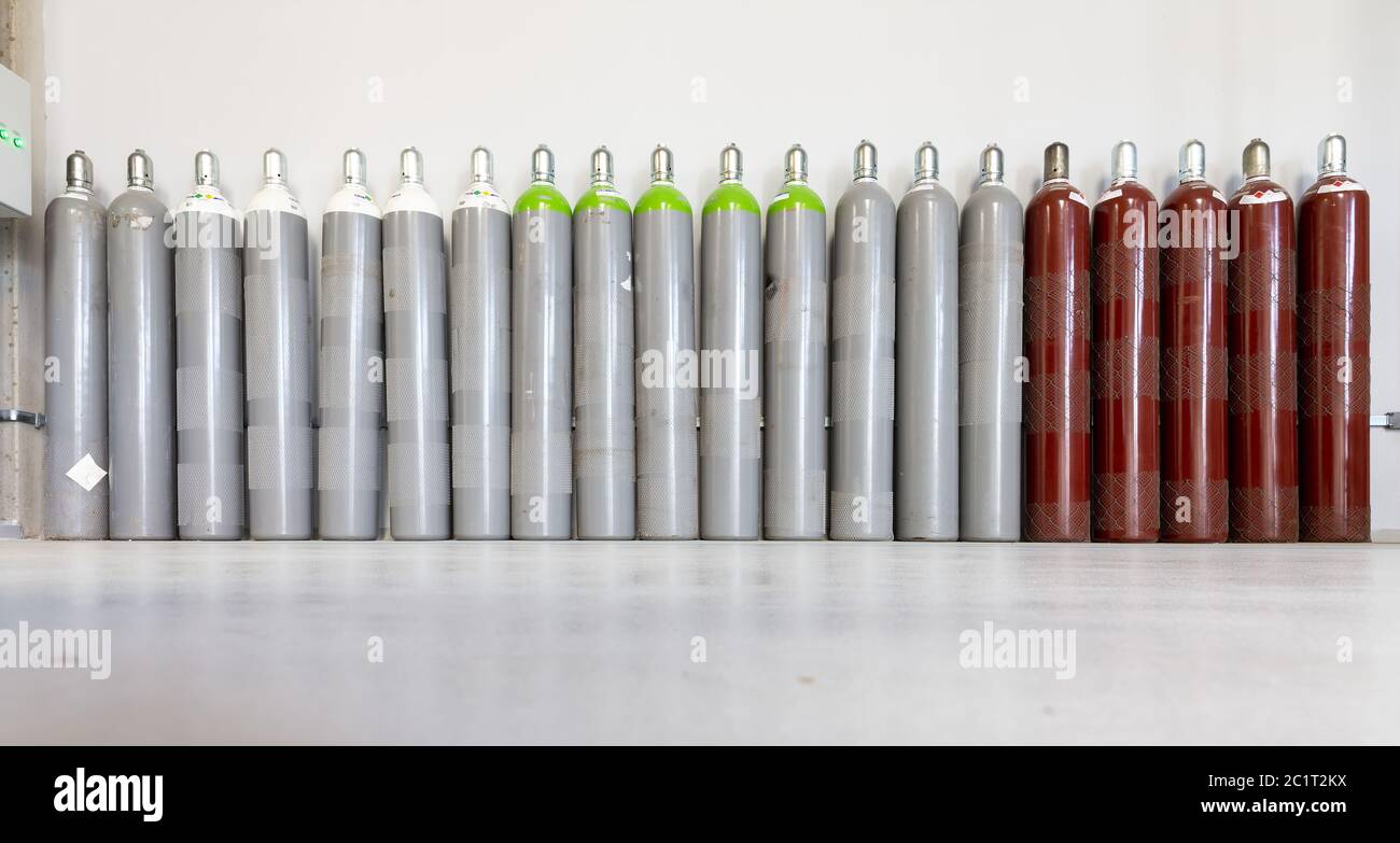 Seamless Steel Industrial Gas Cylinders Stock Photo - Alamy