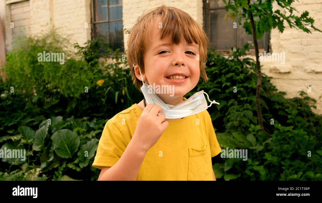 Take off medical masks mask hi-res stock photography and images - Alamy