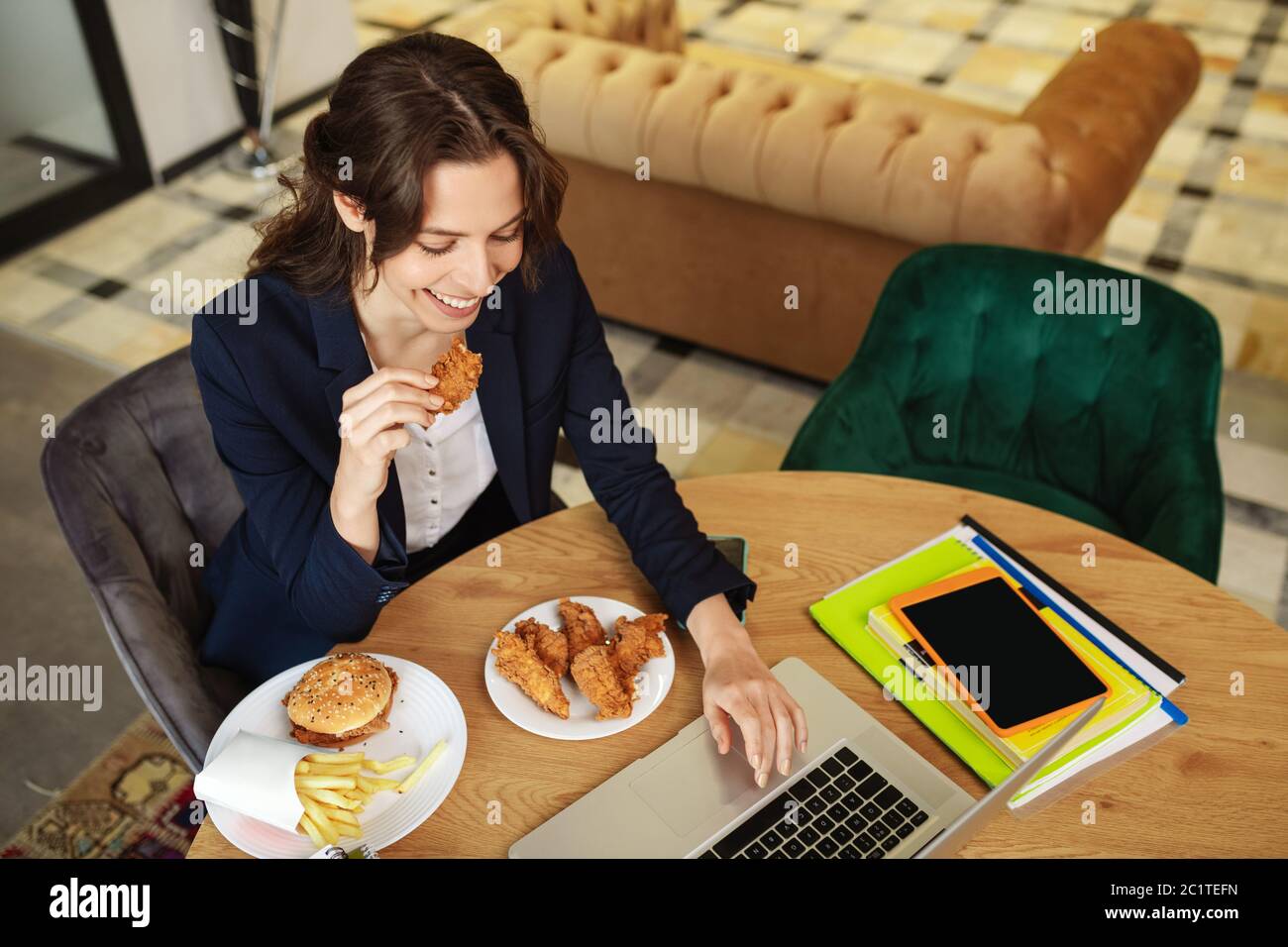 Girl fast food working hi-res stock photography and images - Alamy