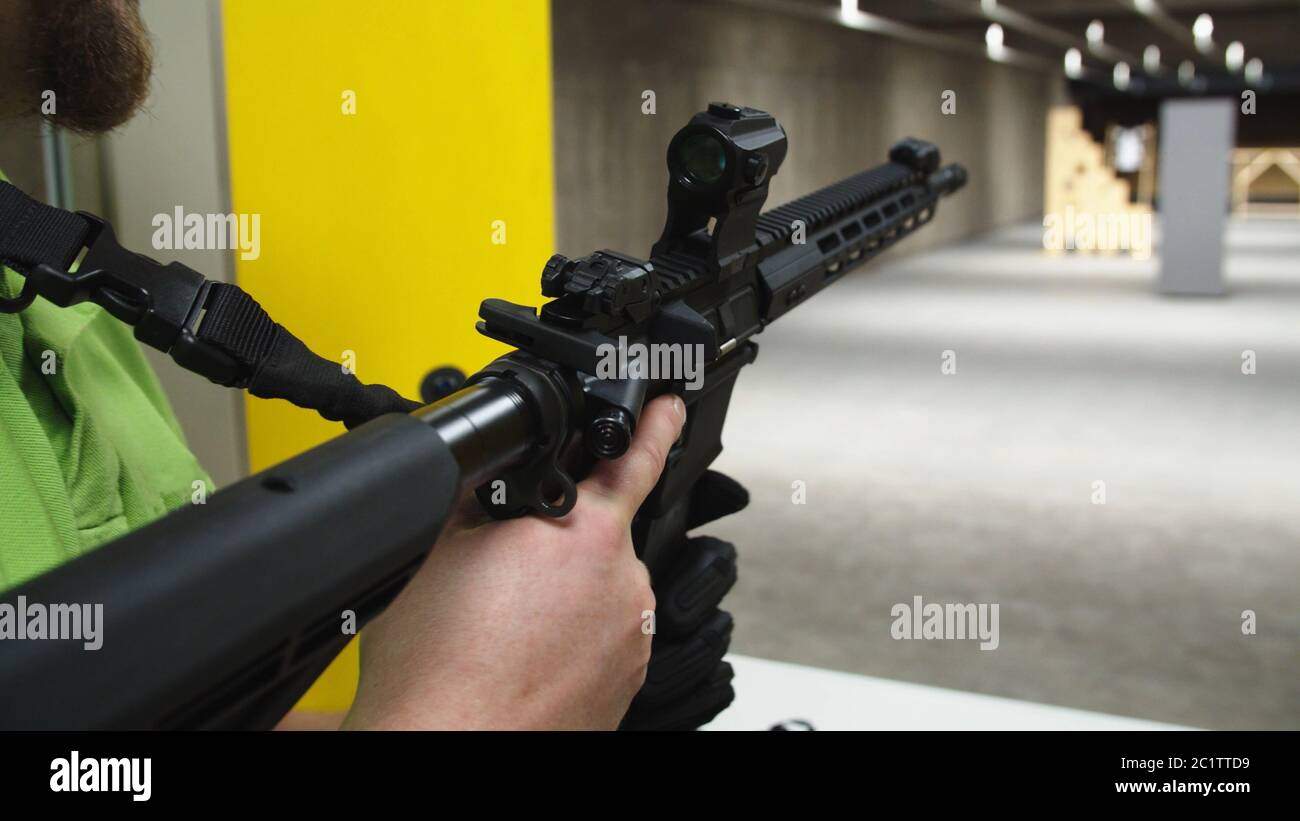 Adult loading an assault rifle at a shooting range Stock Photo - Alamy
