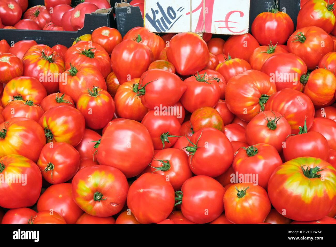 Fresh ripe tomatoes for sale at a market Stock Photo - Alamy
