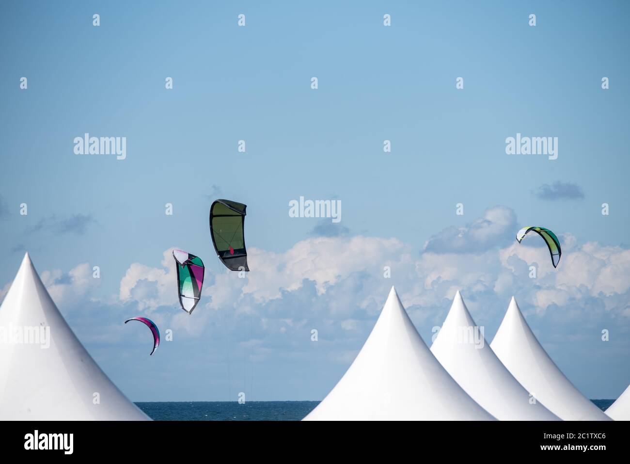 Roof top tent hi-res stock photography and images - Alamy