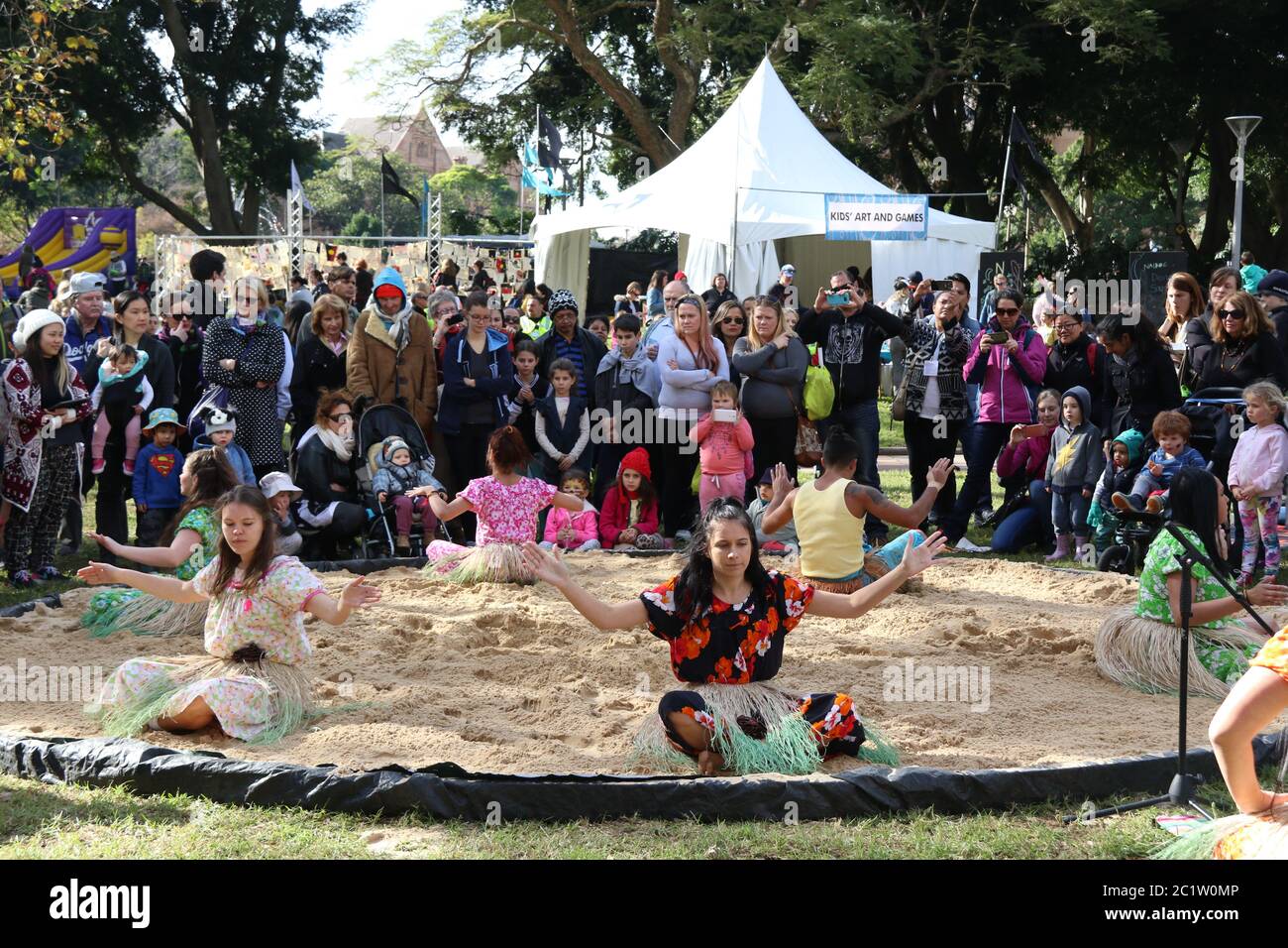Aboriginal womens dance hi-res stock photography and images - Alamy