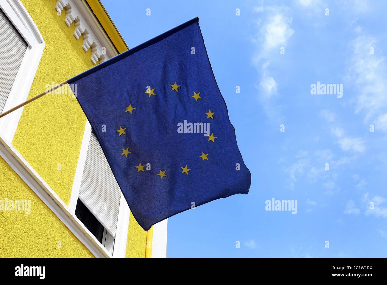 Eu flag facade hi-res stock photography and images - Alamy