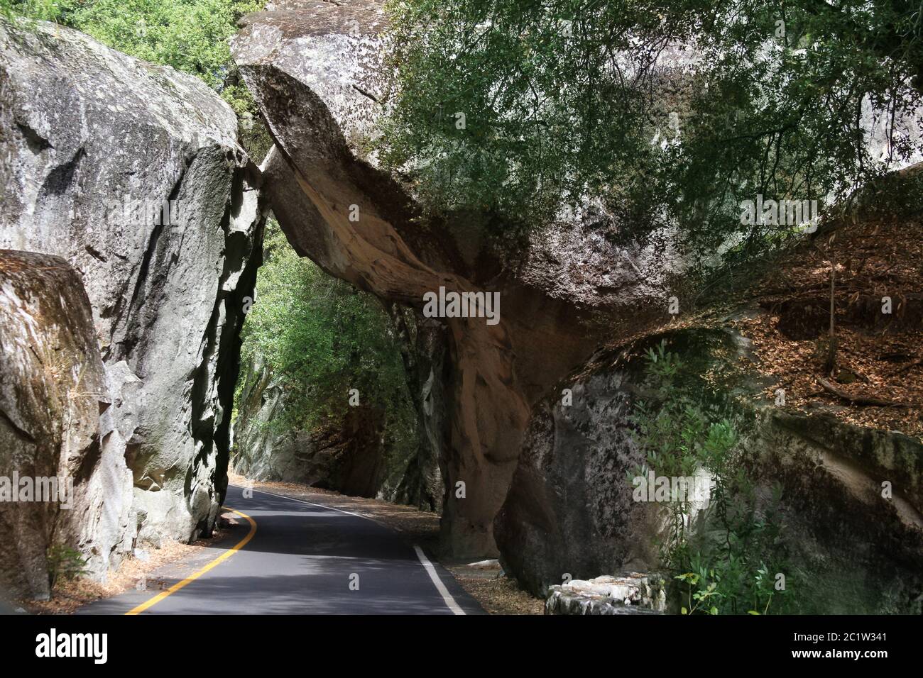 Large stone arch hi-res stock photography and images - Alamy