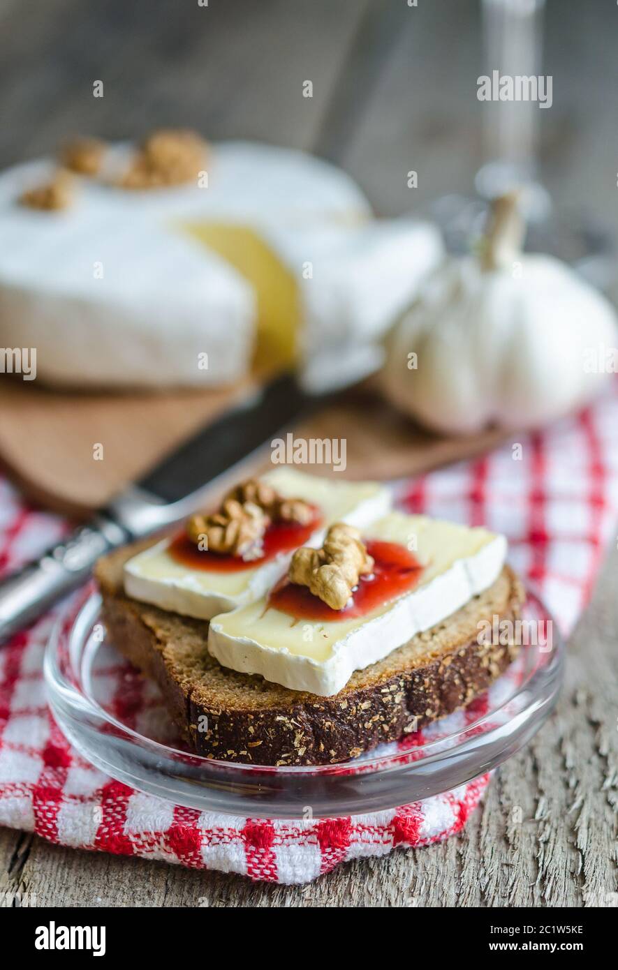 Camembert cheese slice whole hi-res stock photography and images - Alamy
