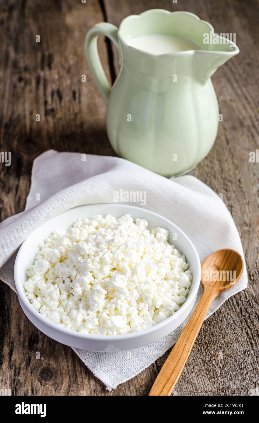 Brown cottage hi-res stock photography and images - Alamy