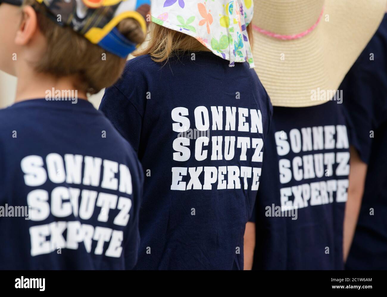 16 June 2020, Saxony, Dresden: Pupils of the first class of a primary ...