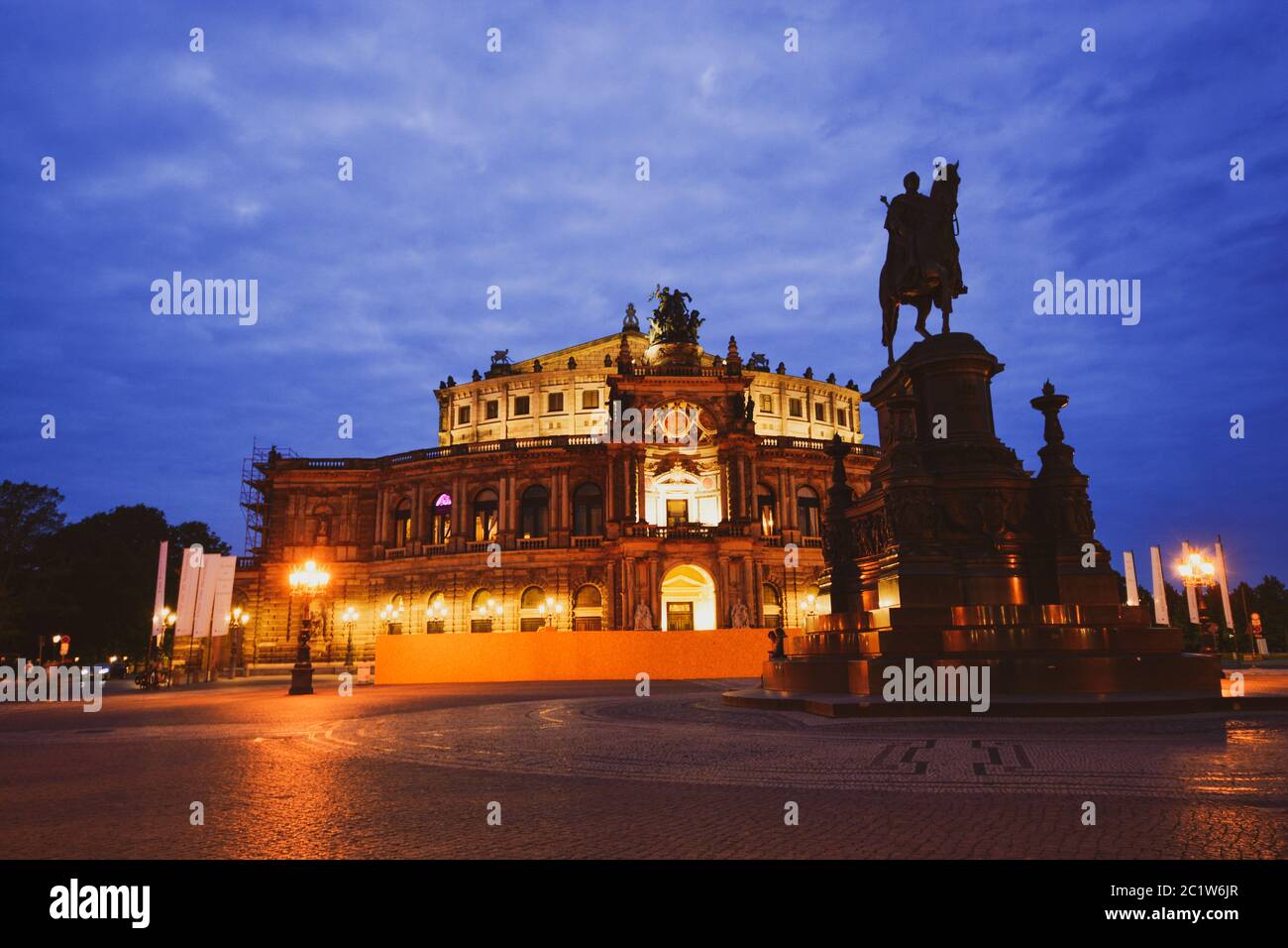 Opera semperoper architecture city hi-res stock photography and images ...