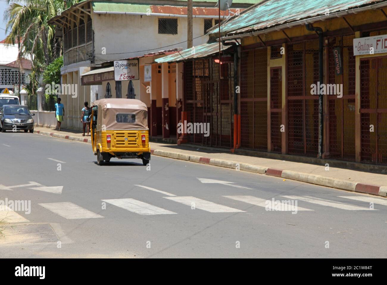 Traffic scene, tuk-tuk taxis on street, Andoany/Hell-Ville City ...