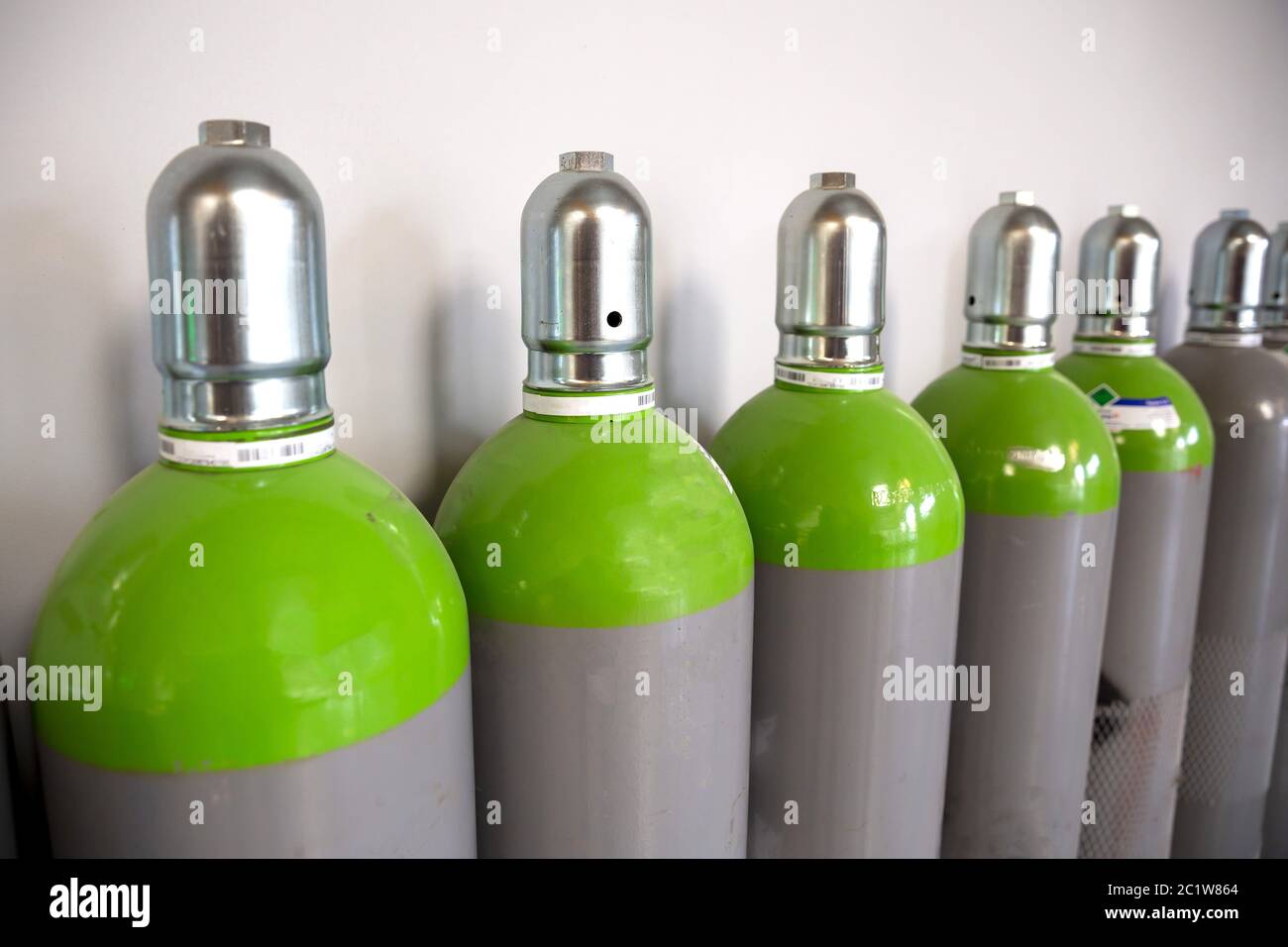 Seamless Steel Industrial Gas Cylinders Stock Photo - Alamy
