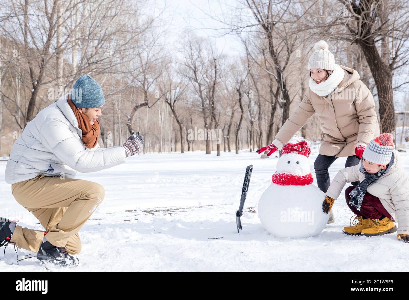 Happy family photo in the snow Stock Photo - Alamy