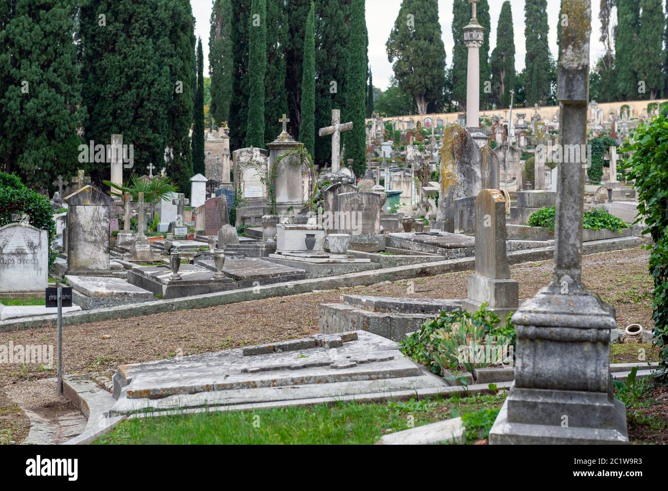 Due strade hi-res stock photography and images - Alamy