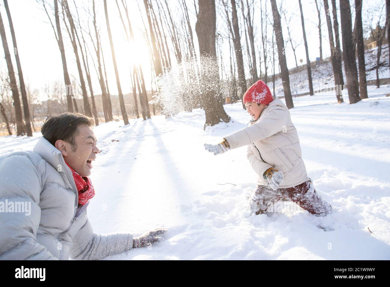 Father child play snow hi-res stock photography and images - Alamy