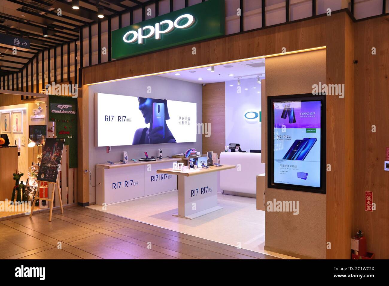 Oppo hi-res stock photography and images - Alamy