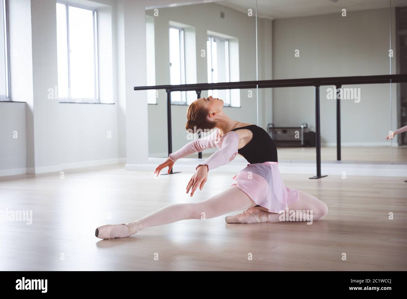 Female dancer is stretching hi-res stock photography and images - Alamy