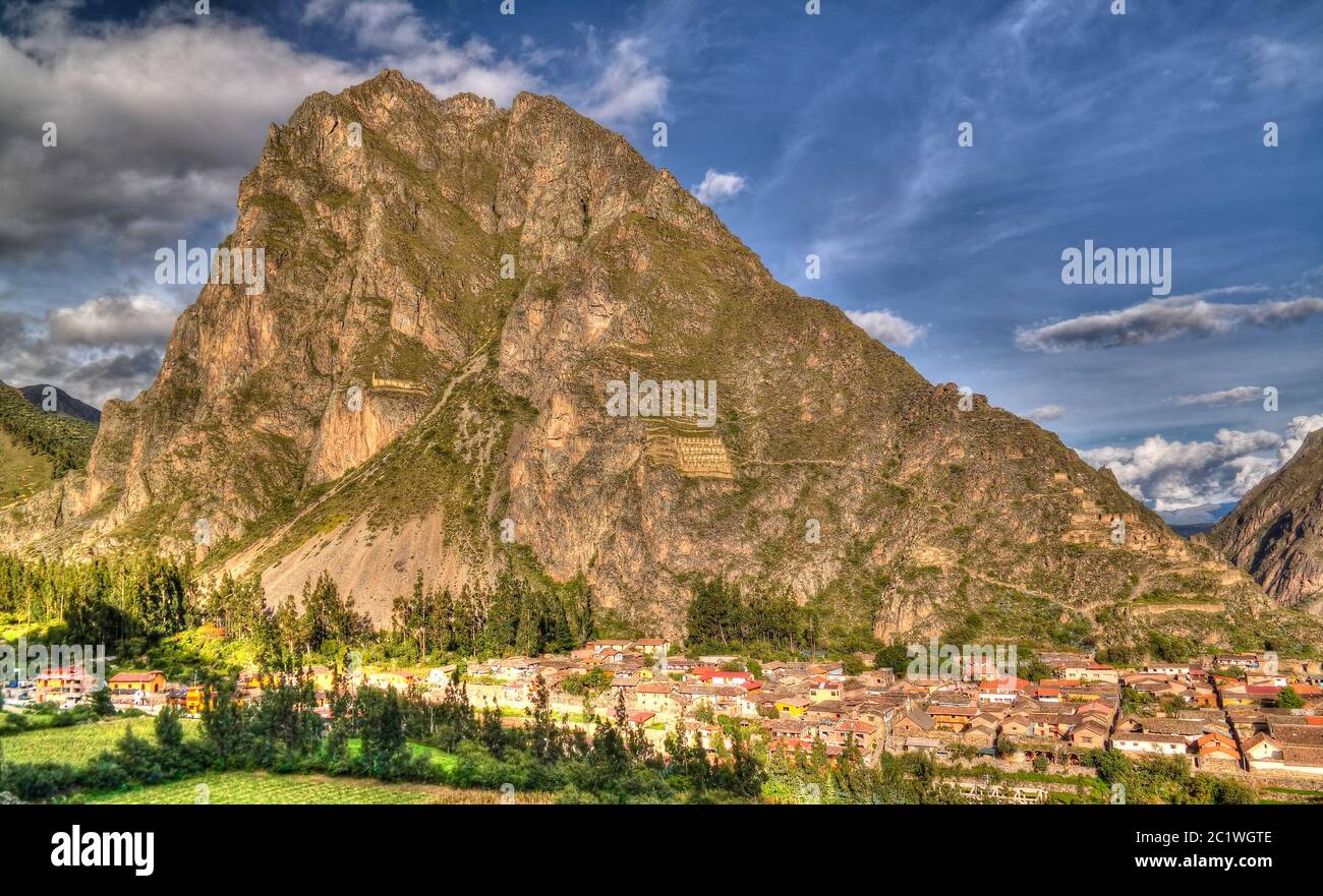Sacred valley ollantaytambo pinkuylluna hi-res stock photography and ...