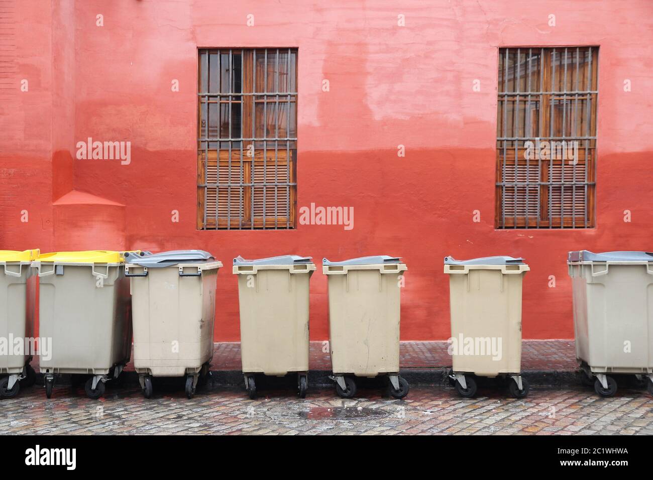 Street spanish garbage hi-res stock photography and images - Alamy
