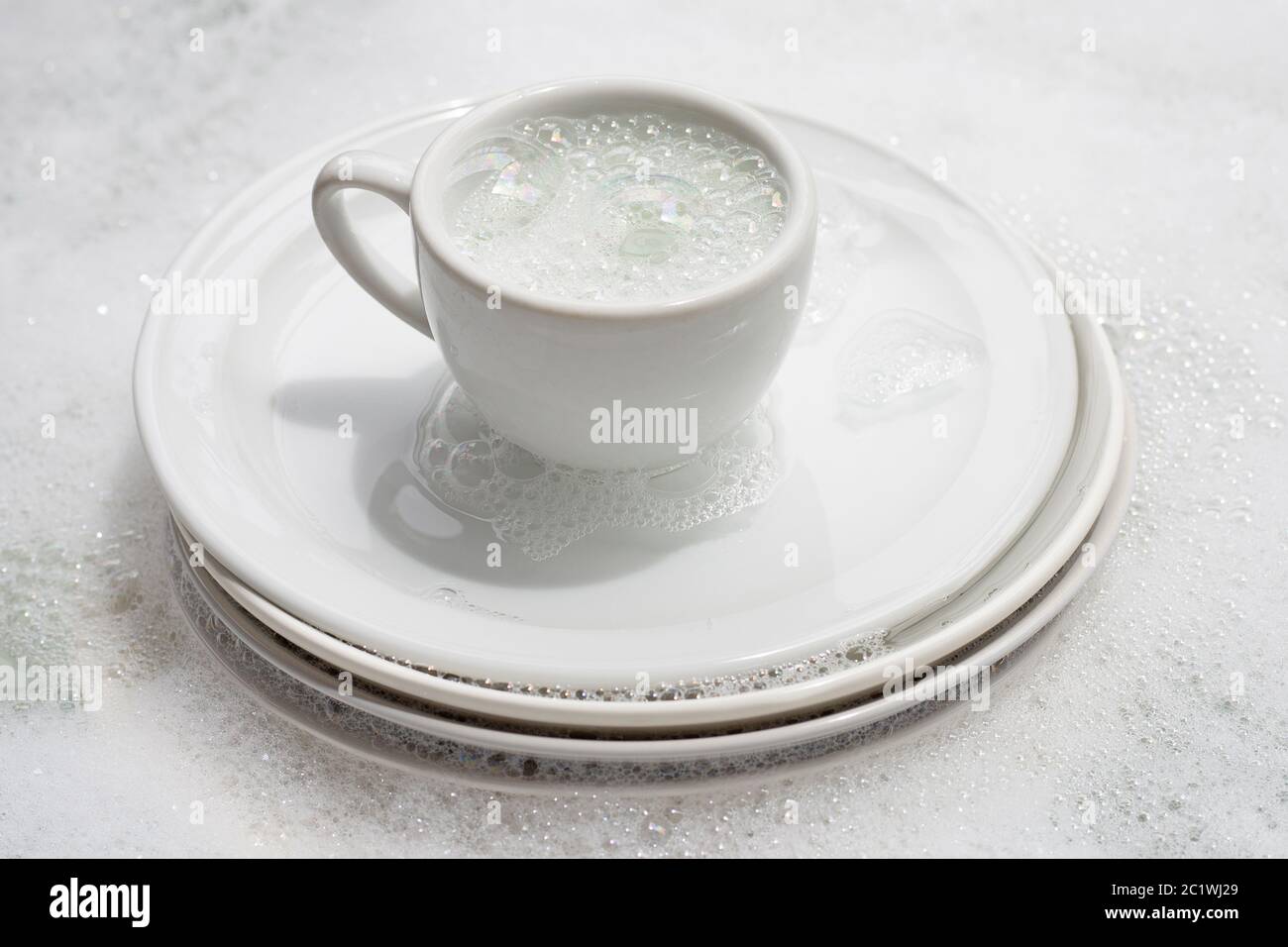 Soaking dirty dishes hi-res stock photography and images - Alamy
