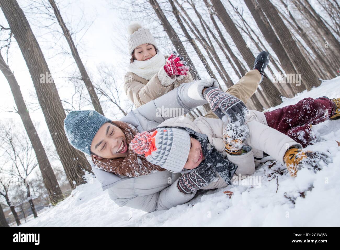 Women snowball hi-res stock photography and images - Alamy