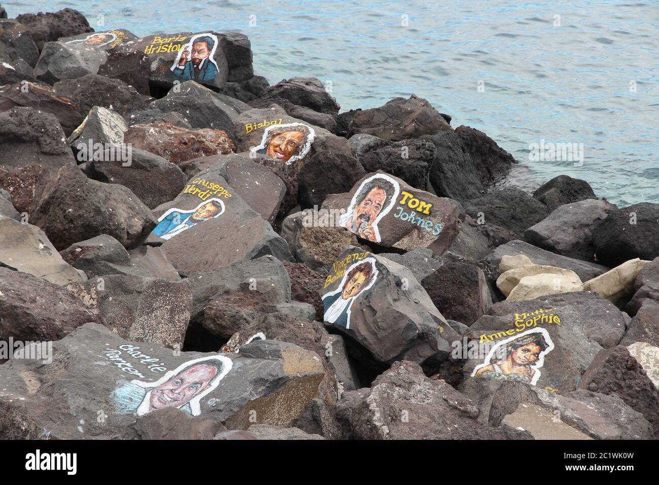 100 faces hi-res stock photography and images - Alamy