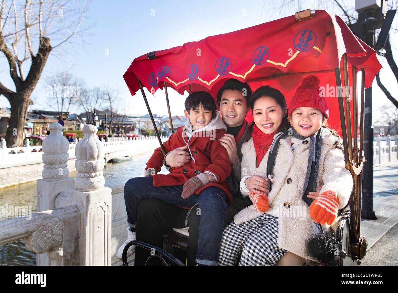 A family of four sat rickshaws to travel Stock Photo - Alamy