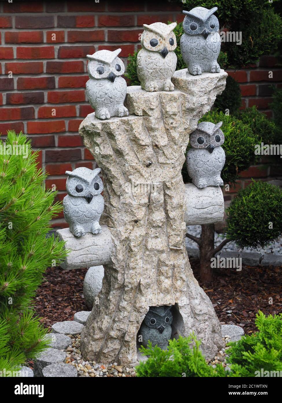 Stone owl sculpture hi-res stock photography and images - Alamy