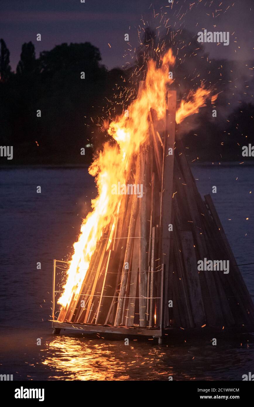 Fire torch hi-res stock photography and images - Alamy