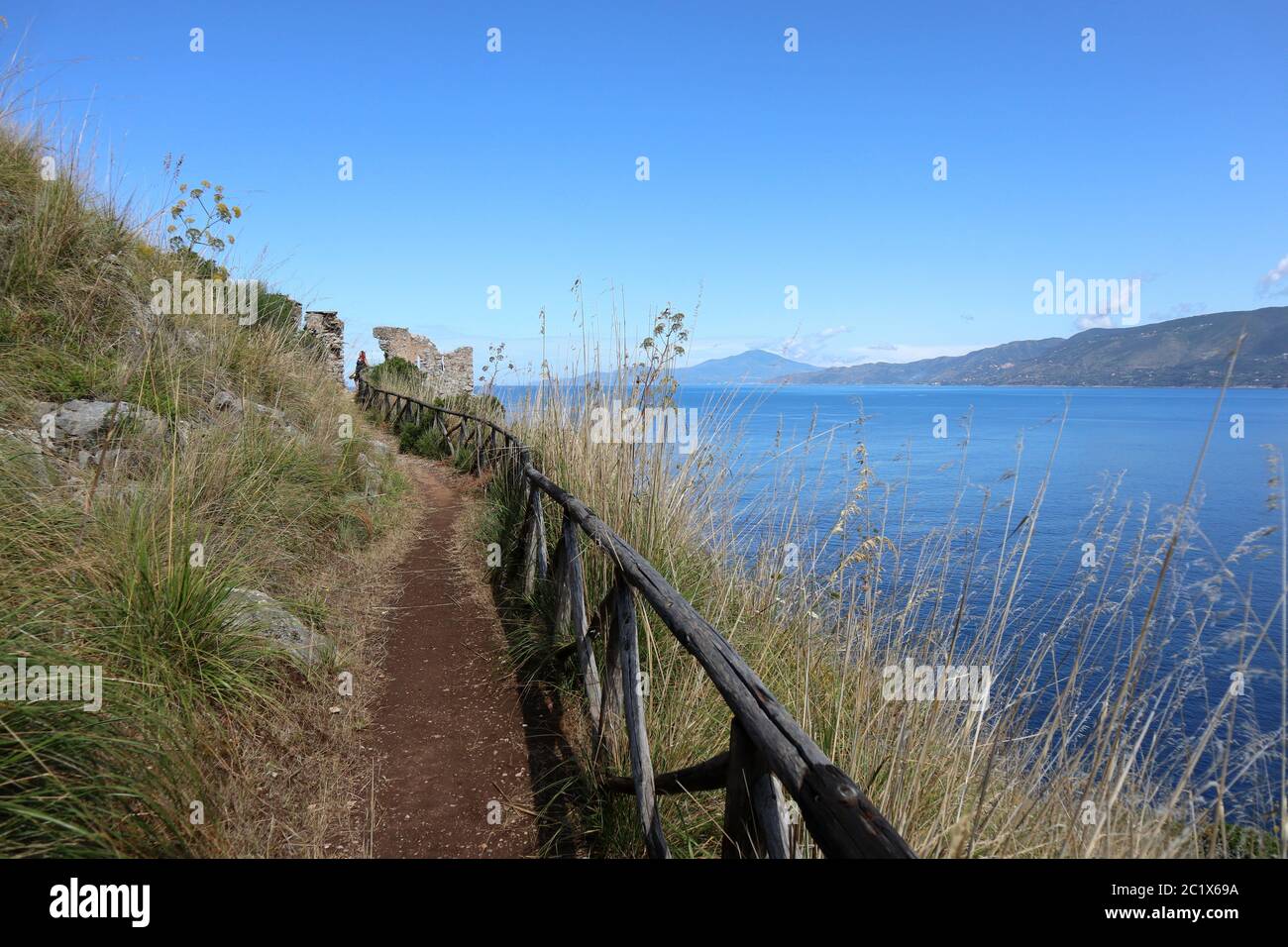 Sentiero sentiero sentiero percorso hi-res stock photography and images ...