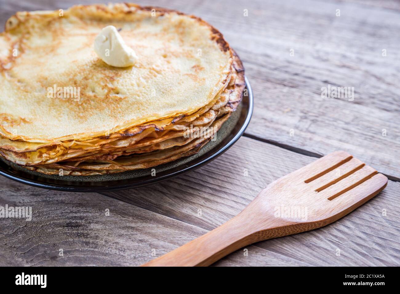 Wooden plate brunch hi-res stock photography and images - Alamy