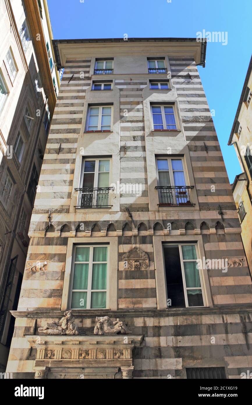 Old skyscraper hi-res stock photography and images - Alamy