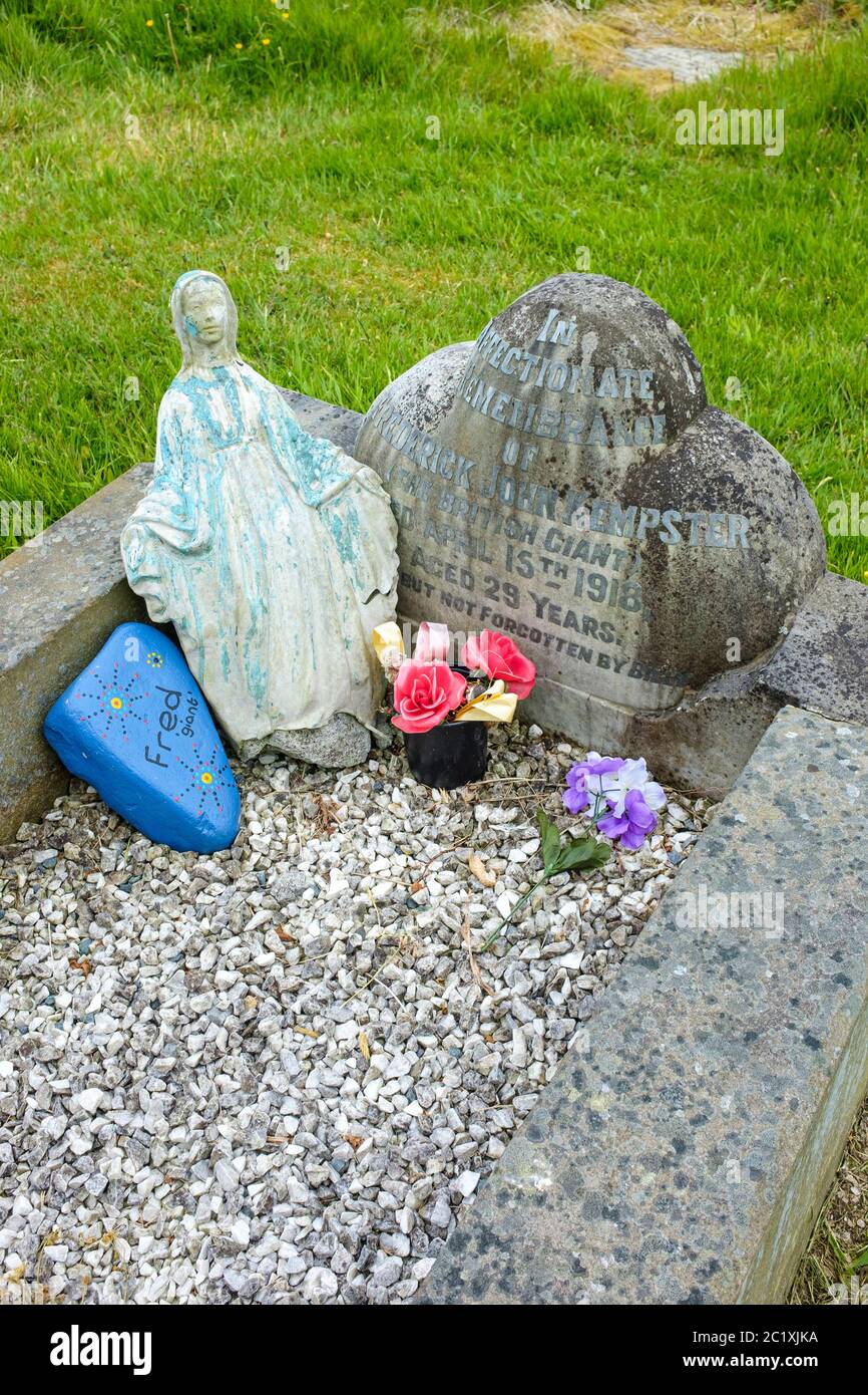 The grave of Frederick Kempster know as the English Giant or Blackburn ...