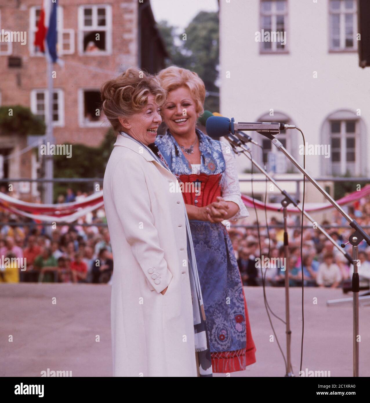 Inge Meysel, deutsche Schauspielerin (links), und Maria Hellwig ...