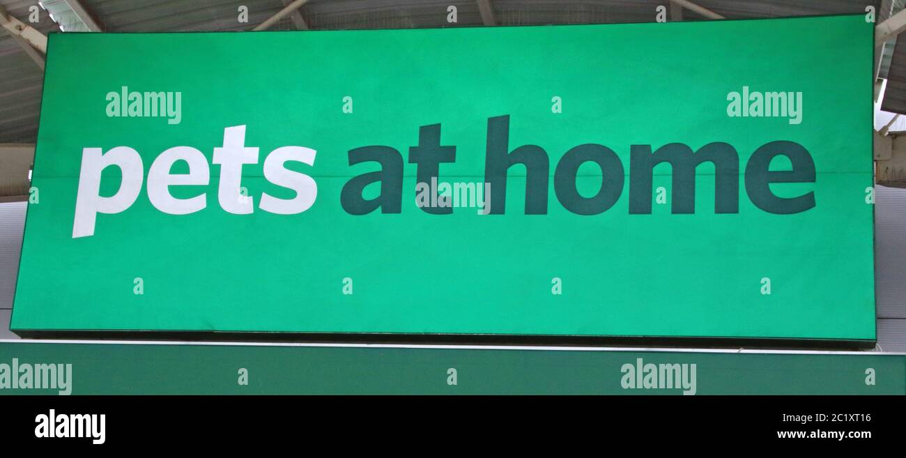 Pets at Home logo seen at one of their branches Stock Photo - Alamy