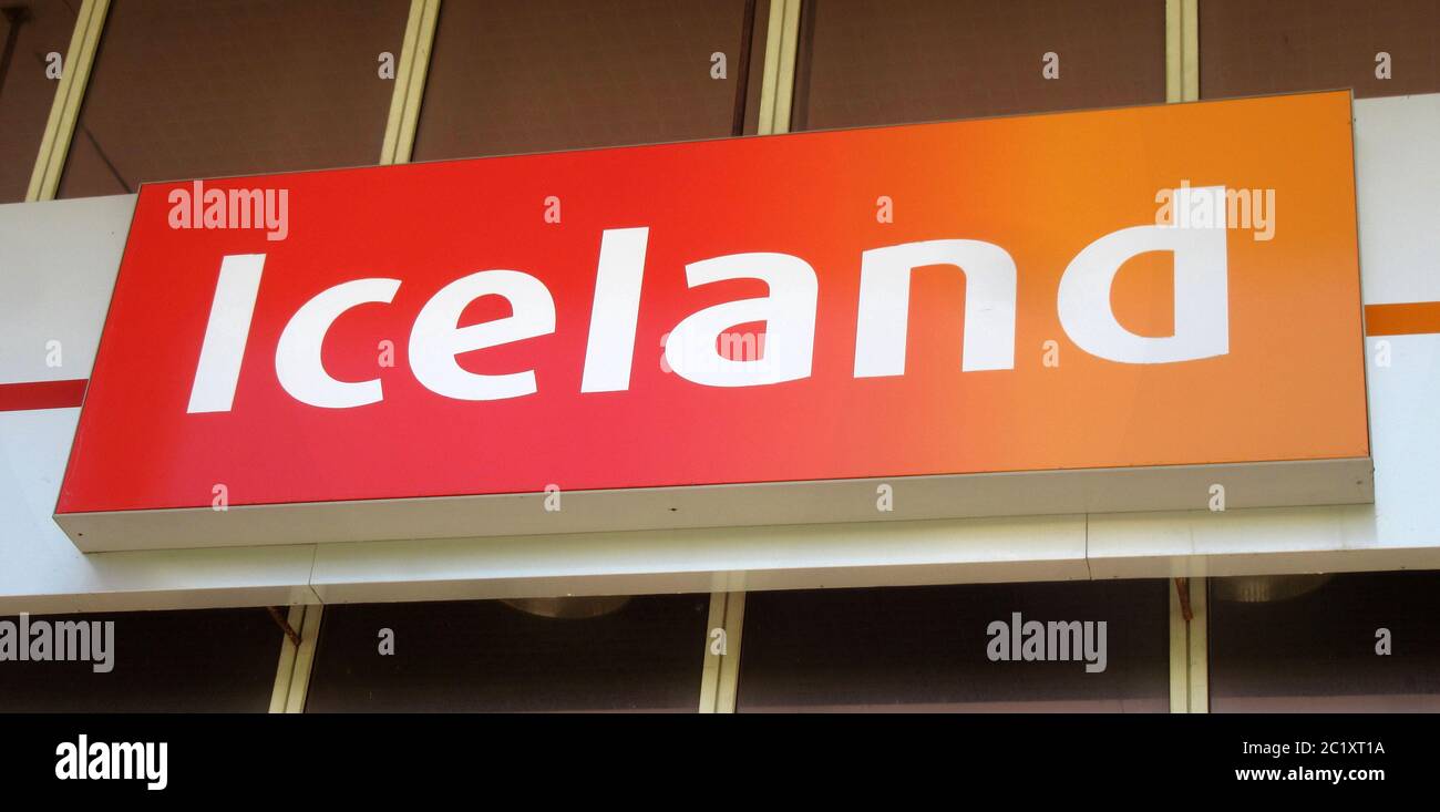 Iceland logo seen at one of their branches Stock Photo - Alamy