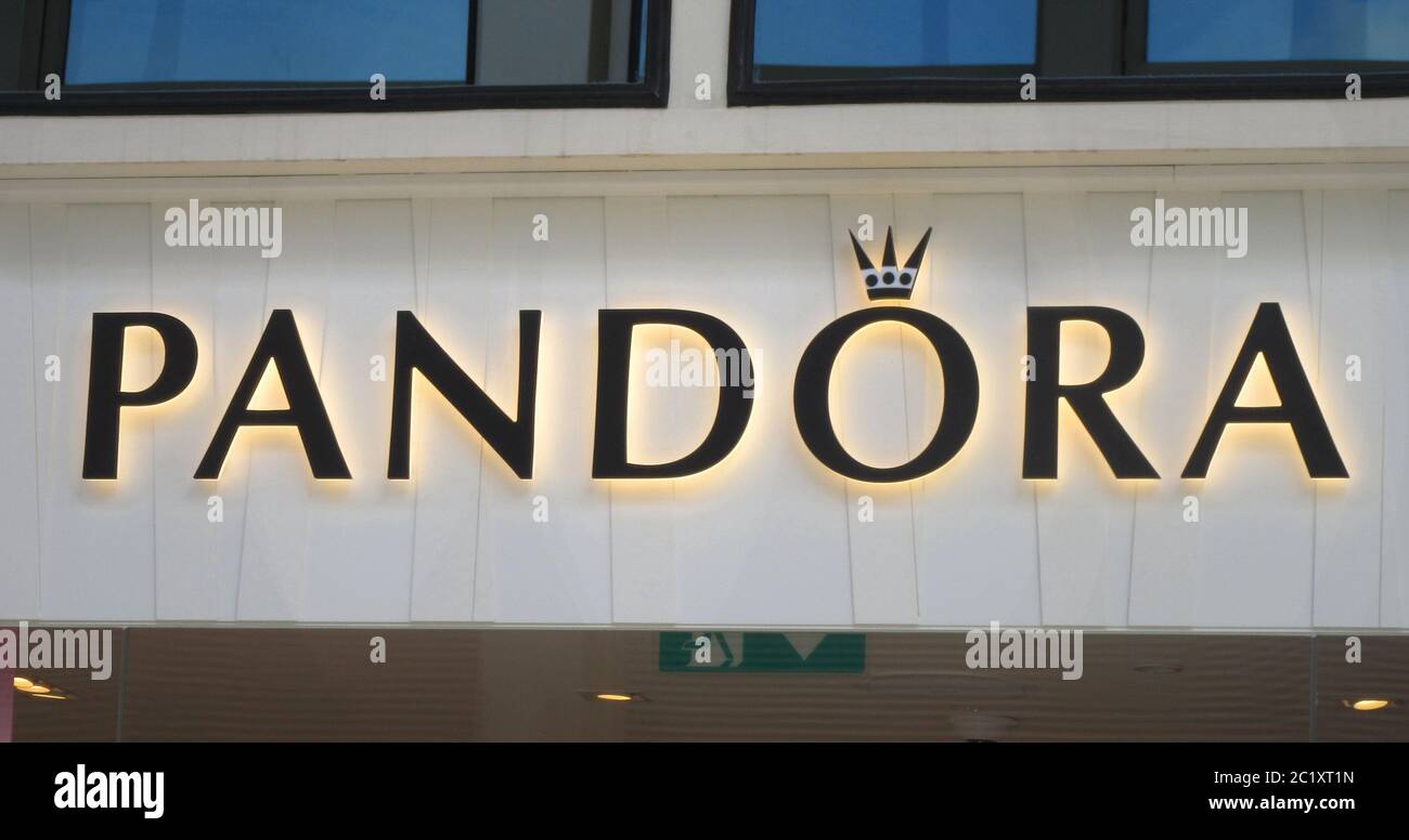 Pandora Jewelry Logo