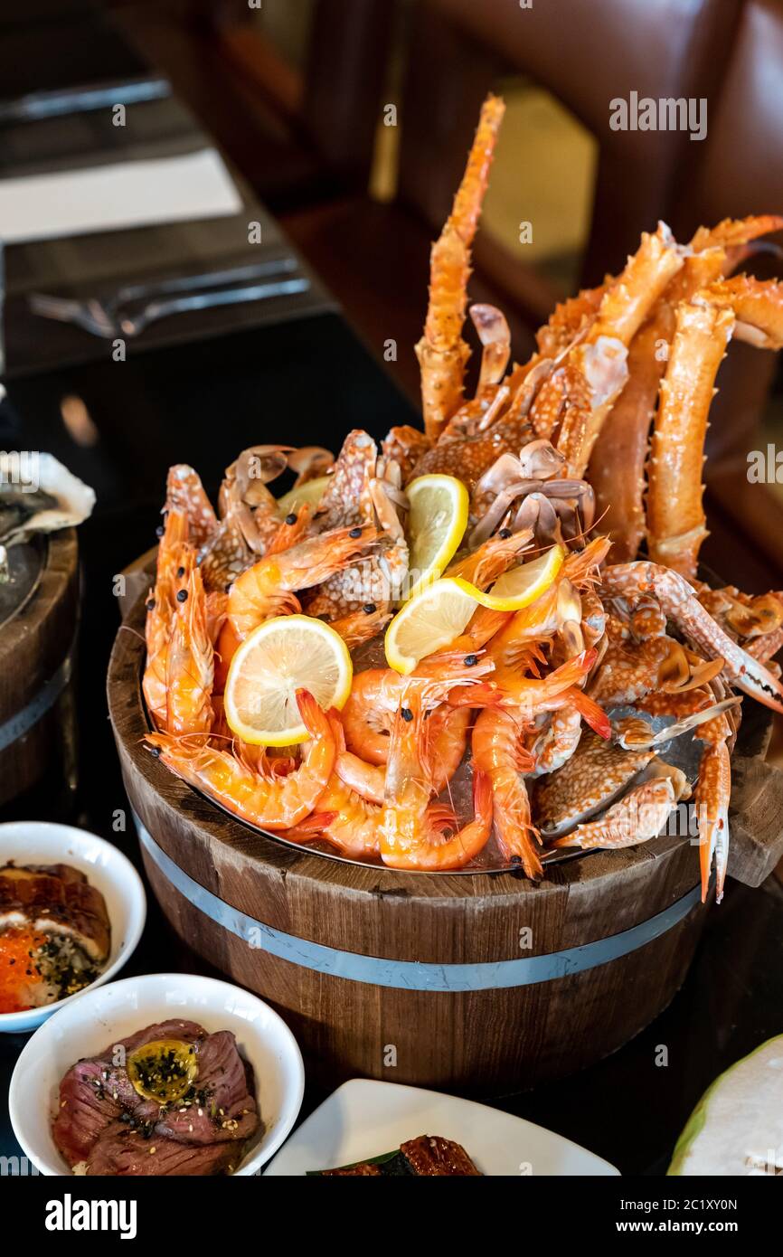 Bucket of prawns hi-res stock photography and images - Alamy