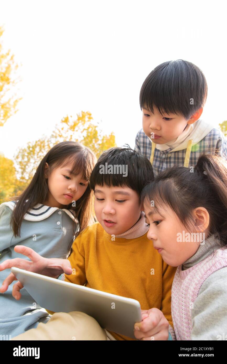 The children see the tablet Stock Photo - Alamy