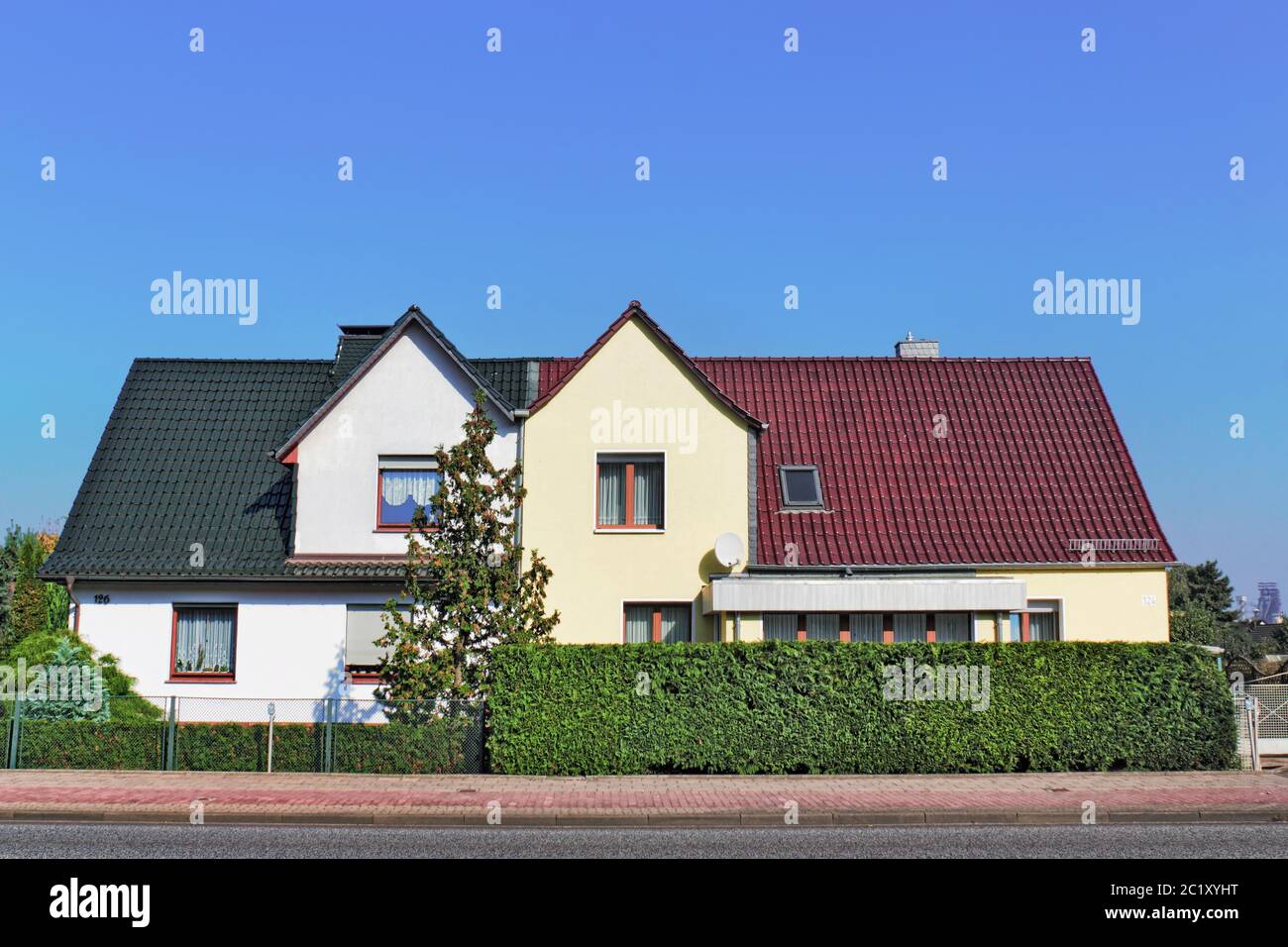 Two family house hi-res stock photography and images - Alamy