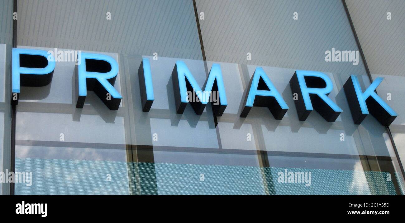 Primark sign logo uk hi-res stock photography and images - Alamy