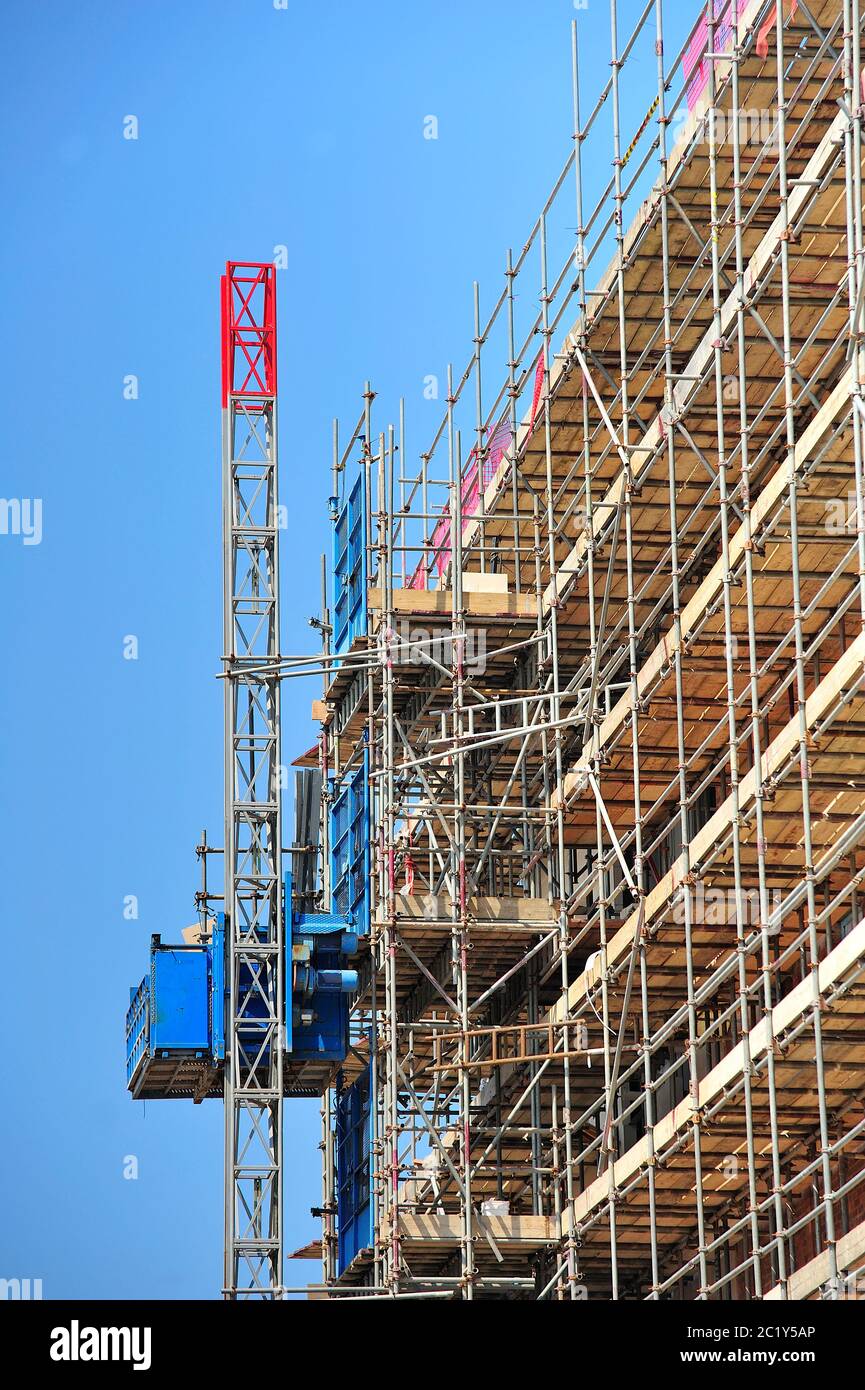 Construction scaffolding on side building hi-res stock photography and ...