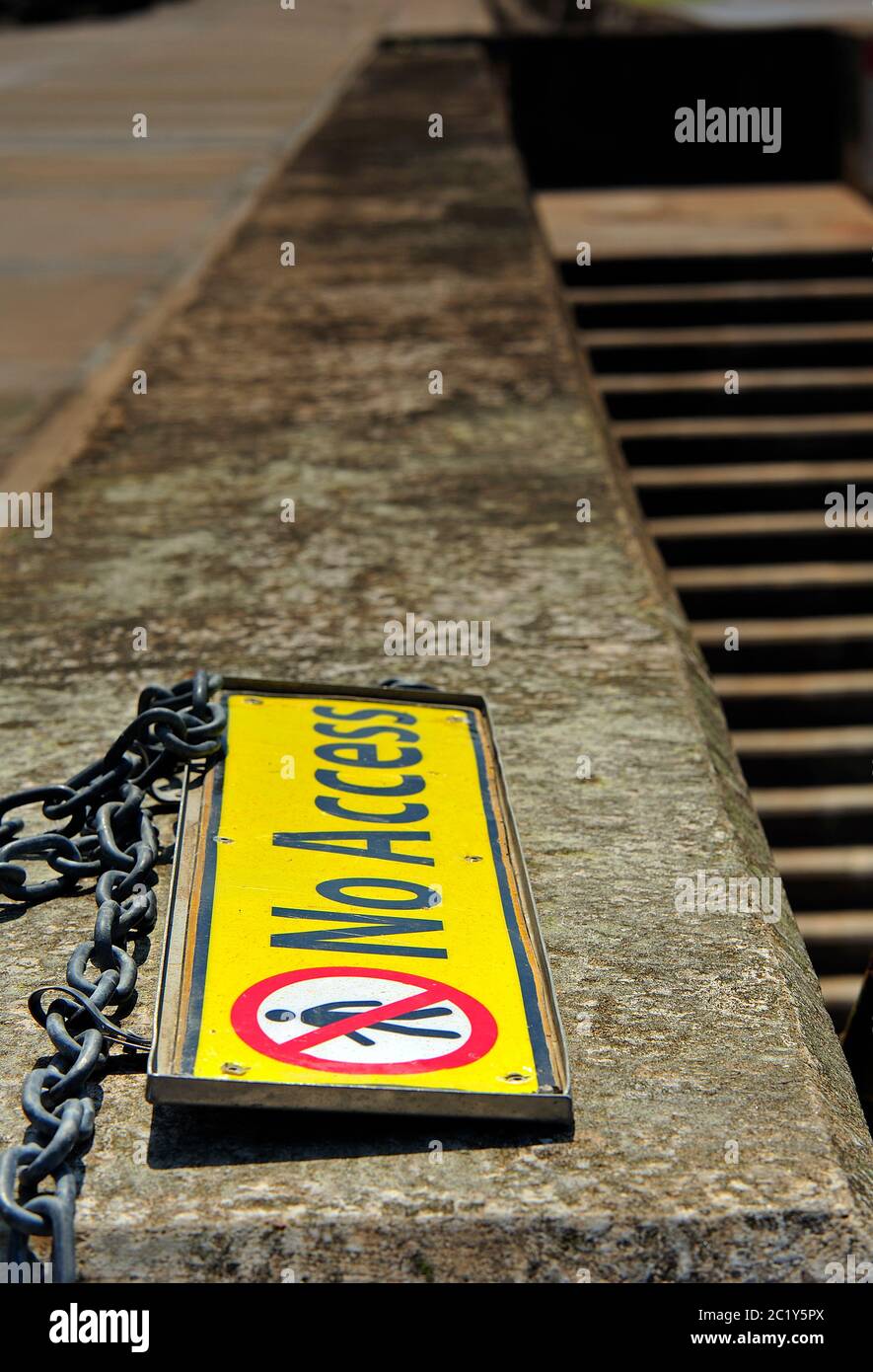 No access sign on chain hi-res stock photography and images - Alamy